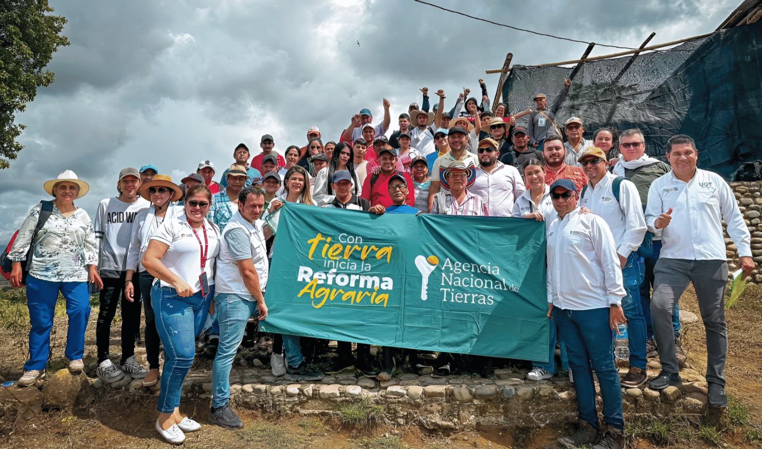 ANT entrega más de 3.800 hectáreas a campesinos en Baraya - Huila Tv